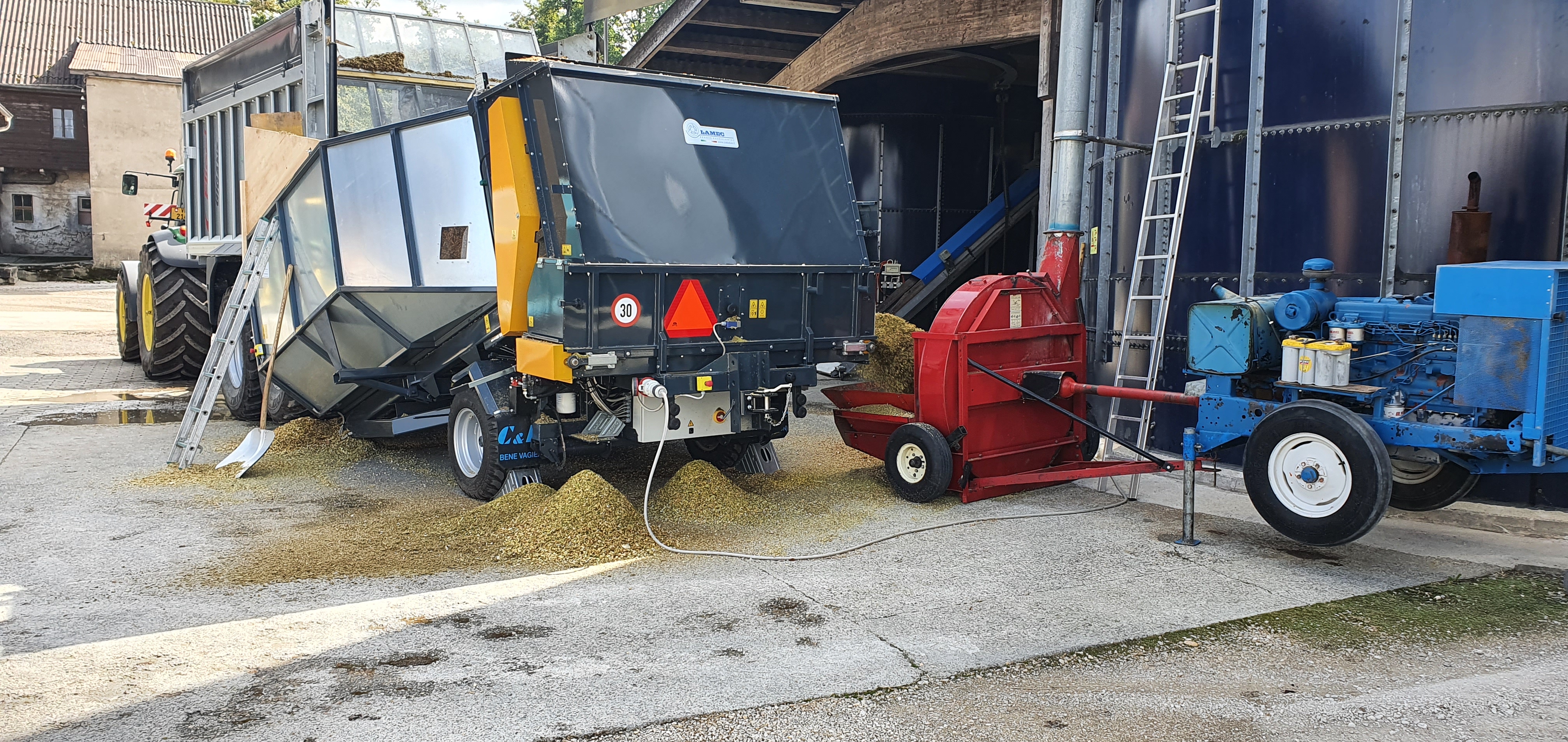 Ensilage maïs — Ferme la Bernoise